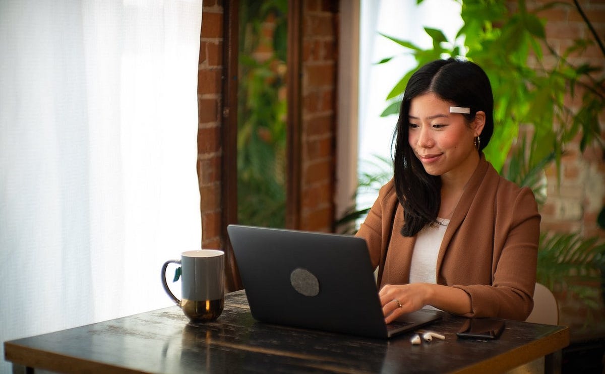 How smart headsets can improve your workflow | by Gadget Flow | Gadget ...
