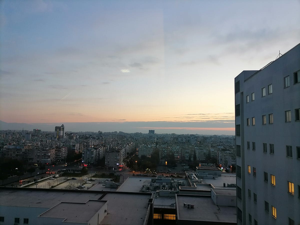 BİR KANSER HASTASI YAKINI. Bu fotoğrafı bir hastanenin… | by Ezgi A. | Medium