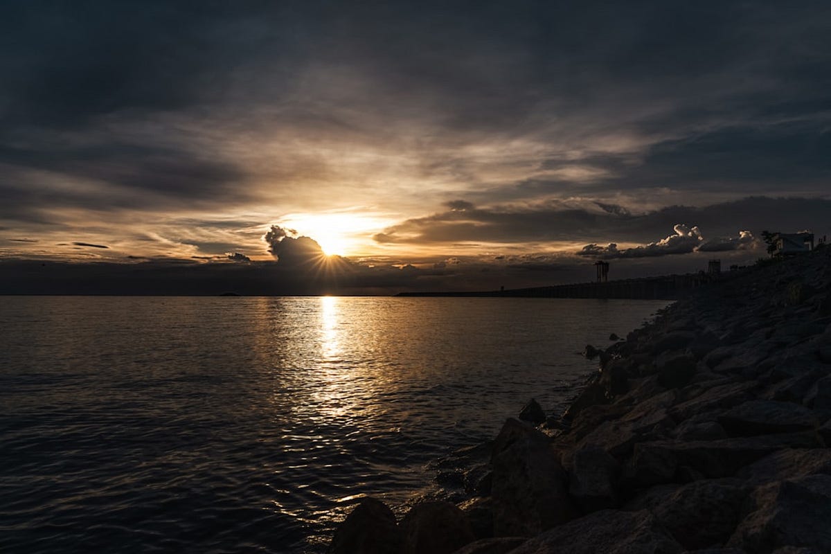 Sore, Senja, Dia. Dia datang seperti sore yang tak pernah… | by JustaWheel | Jul, 2025 | Medium