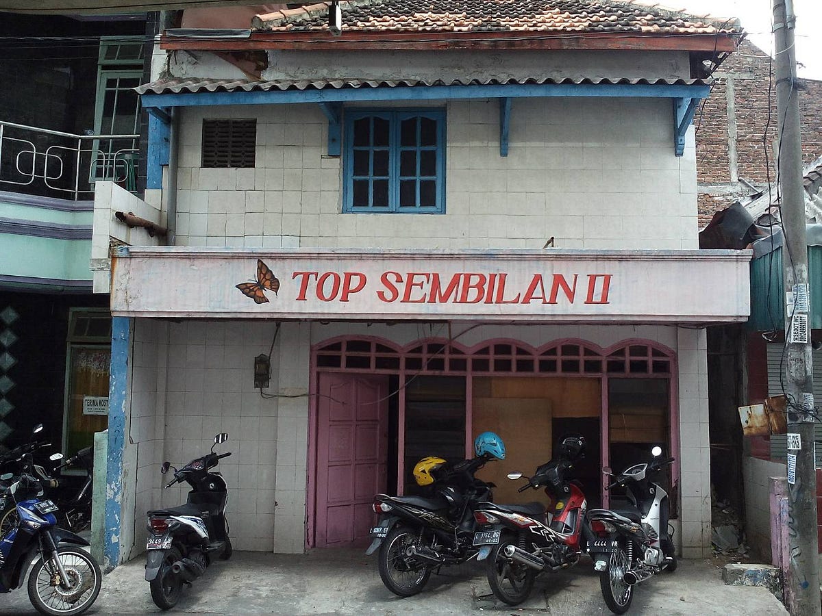 Jalan-jalan ke Dolly: Sedikit Seru, Banyak Saru-nya | by Ibrahim Ali ...