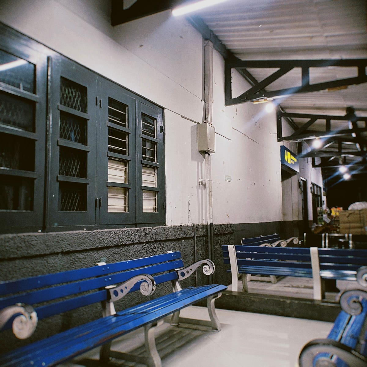 Stasiun Cepu Pukul Enam Sore | by Memoar Faizah | Medium