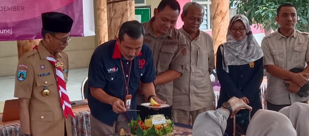 Tumpeng-Cutting Ceremony Marked the Deployment of the PPK Ormawa Team BEM FK Unej in Jatisari ...