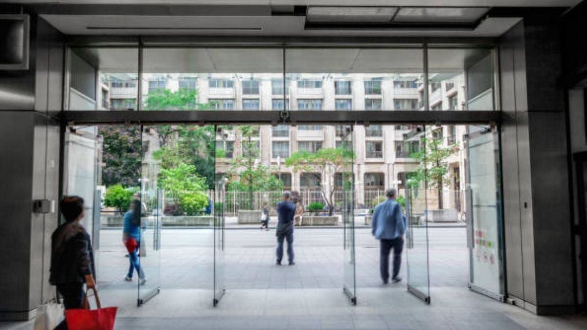 Exploring the Benefits of a Folded Door for Retail Shopping Mall ...