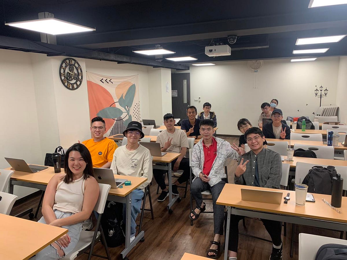 第二十四屆彼得潘的 Ios App 程式設計入門合影 彼得潘的 Swift Ios Flutter App 開發教室 Medium