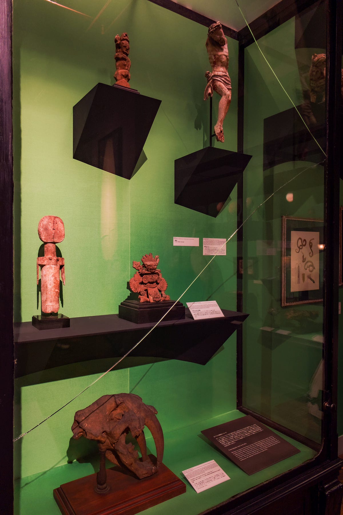 How a Simple Crack Reveals the Hidden Stories of Museum Logistics | by ...