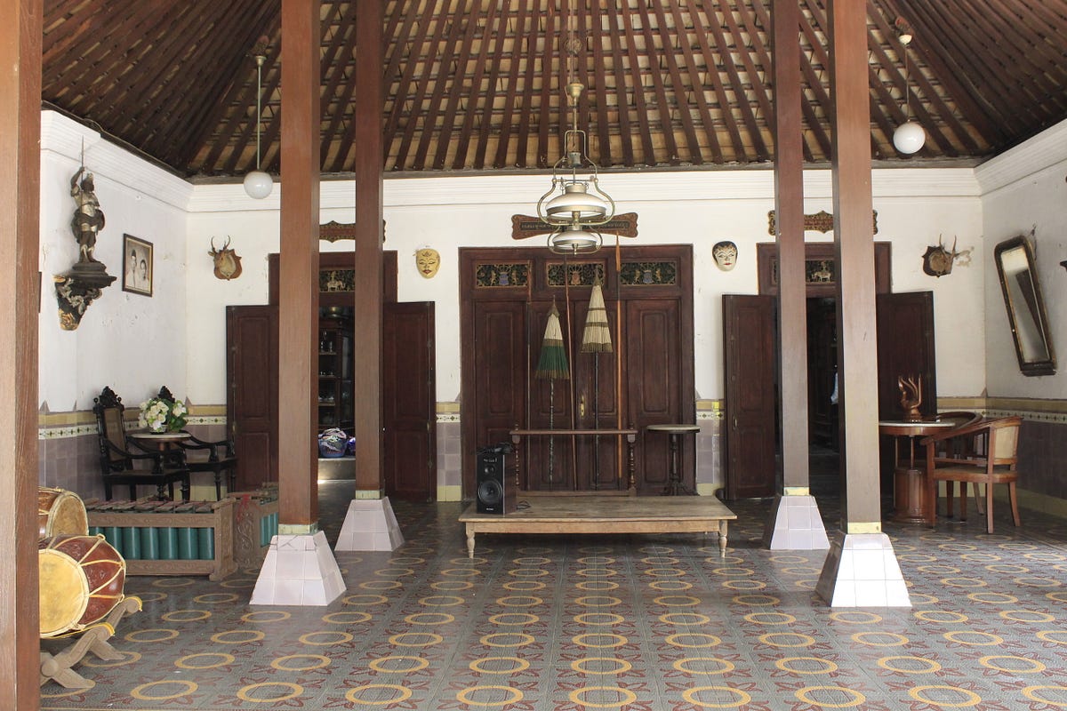 Ndalem Prodjoloekitan: Upaya Mempertahankan Nilai Budaya dan ...