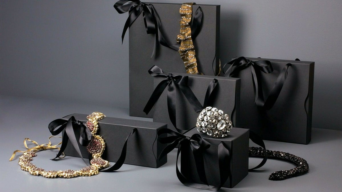 How to Find the Perfect High-end corporate gifts in Singapore? | by ...