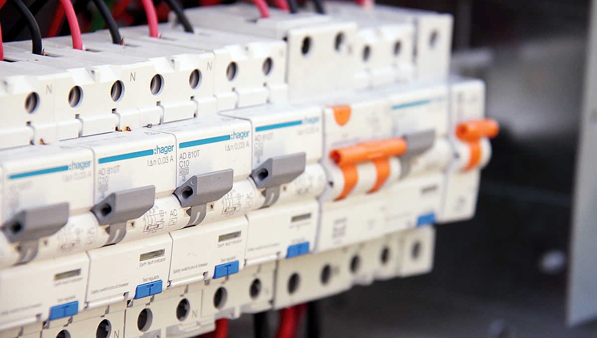 Hiring an emergency electrical service: What do I need to bear in mind ...