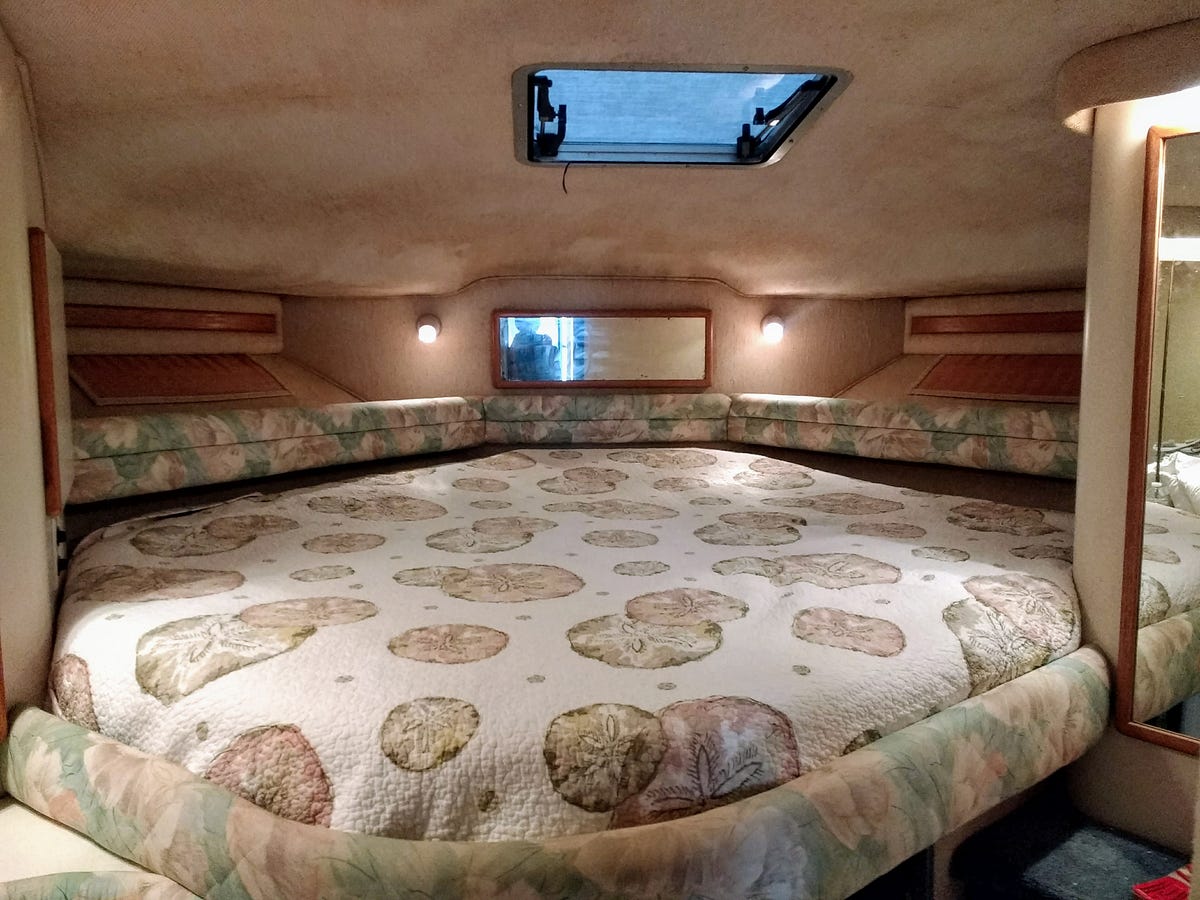 How to Make a Bed With No Walk-Around Space | by Ida Adams | MuddyUm