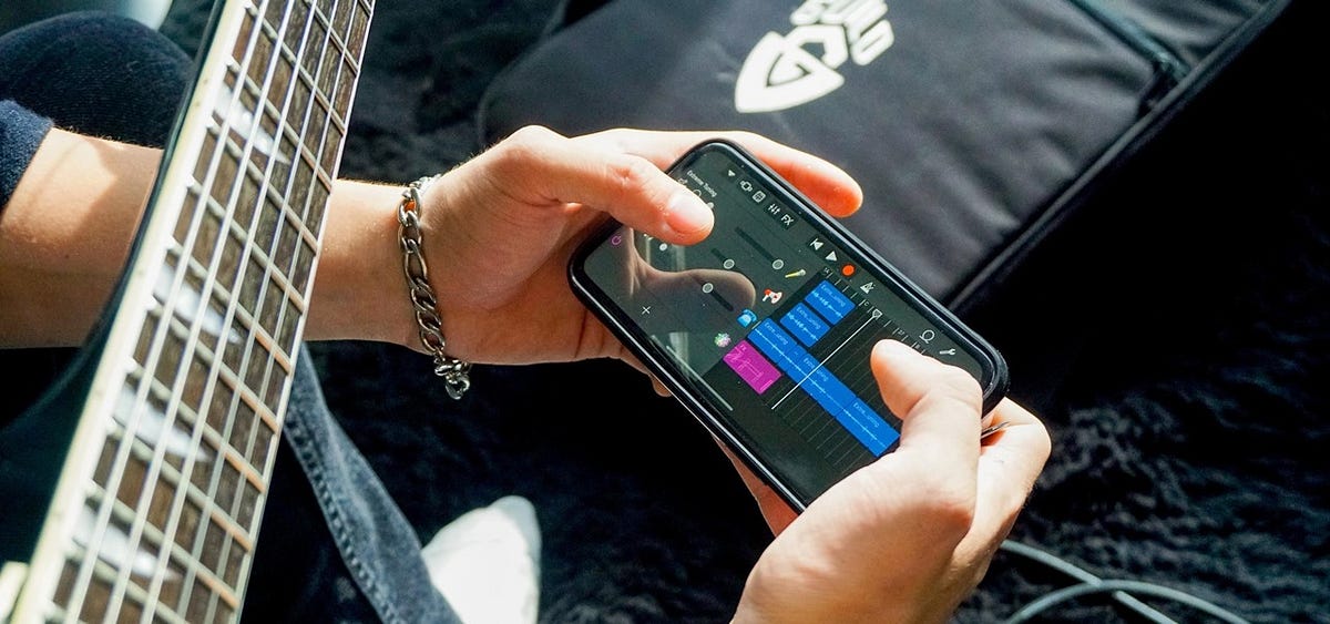 The Smartphones of Austin’s Underground Musicians | by Gadget Hacks ...