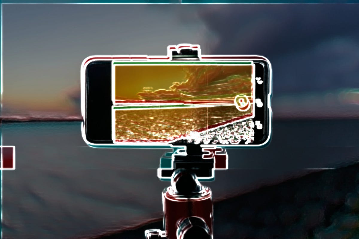 Cellphone Cameras vs. Professional DSLR and Mirrorless Cameras | by Myk ...