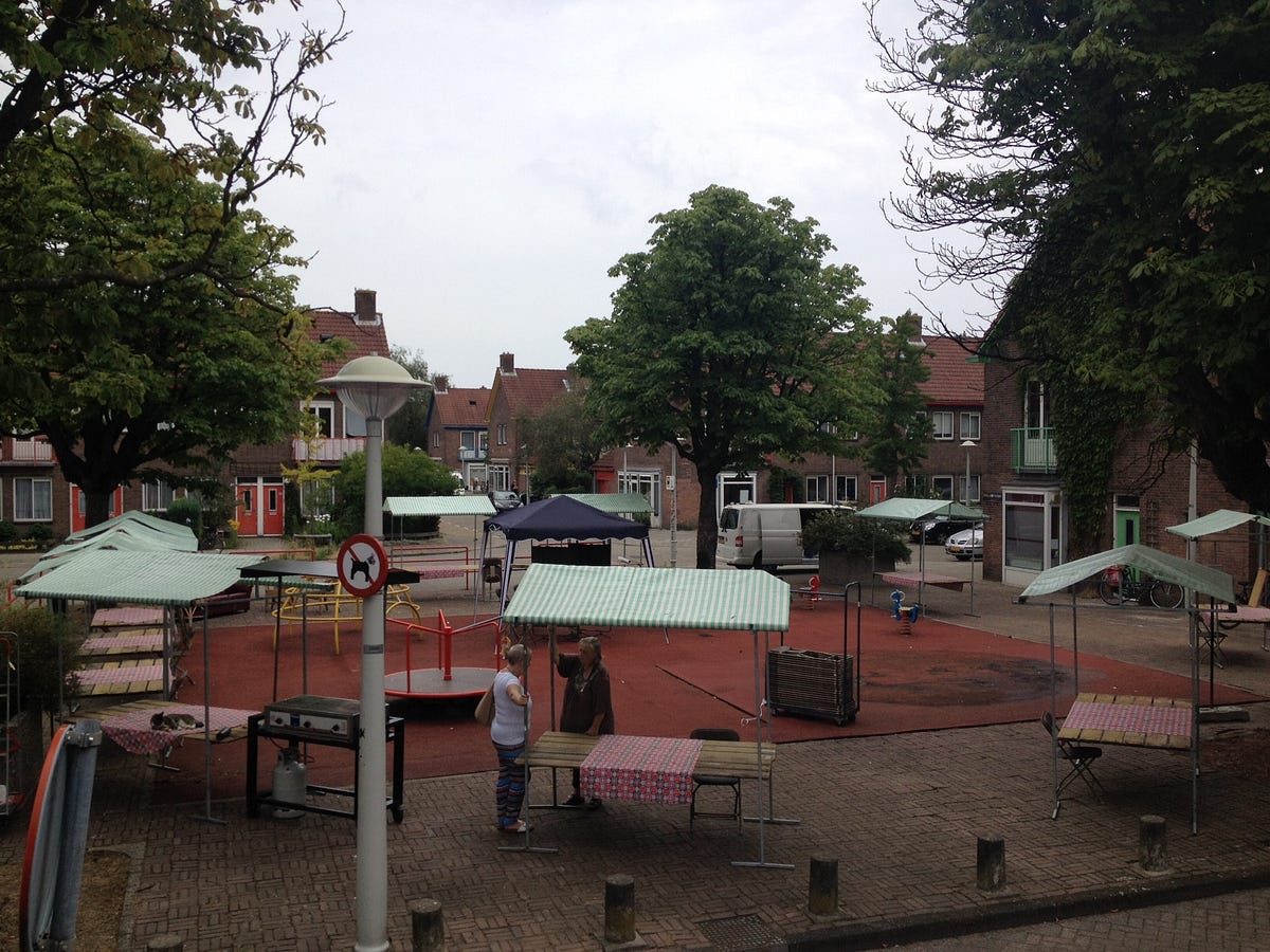 BUURTMARKTPLAATS AMSTELDORP OM 17.00 UUR VANDAAG | by Chris Sigaloff ...
