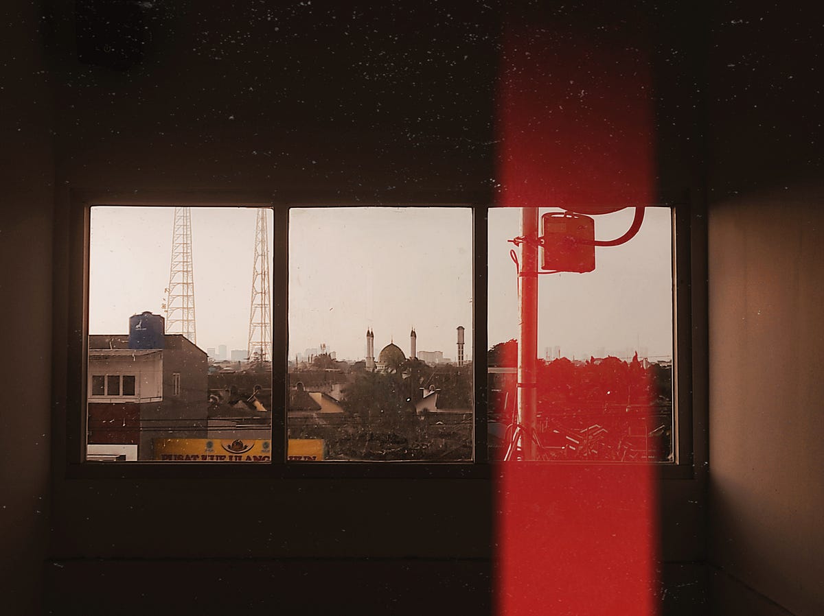 September 26, 2024: Anak tangga, ayam serundeng dan jendela kaca. - Athifa Khairunisa. - Medium