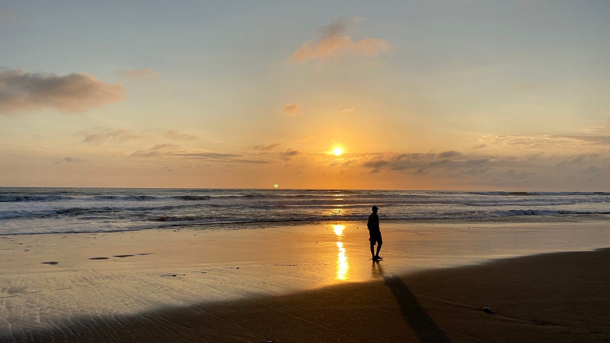 Sun and Sea - Sunay Pakaruku - Medium