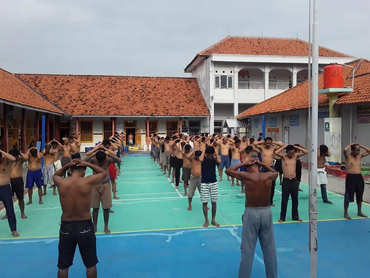 Tetap Bugar Di Dalam Lapas, WBP Rutin Senam Pagi - Lapasbrebes - Medium