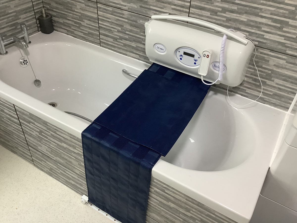 Battery Powered Bathlifts from EasyBathtimes - EasyBathtimes - Medium