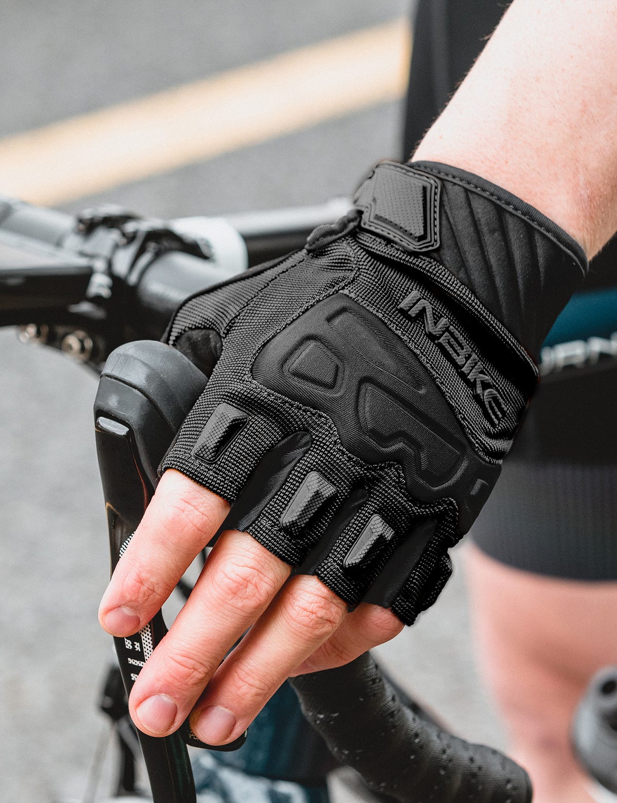 SWhy Do You Need Wear MTB Gloves. Off-road bicycle gloves are crucial ...
