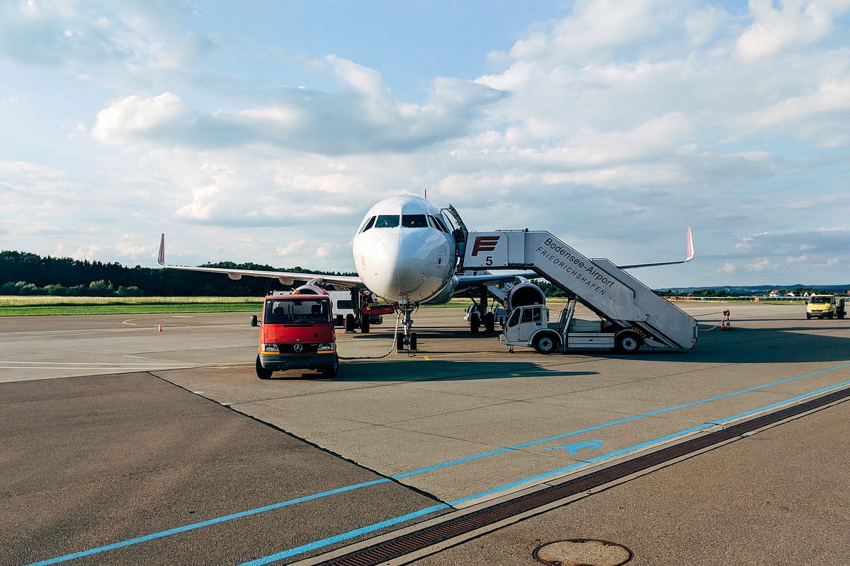 Air Stairs vs Jet Bridges Pros and Cons of Different Boarding Options ...