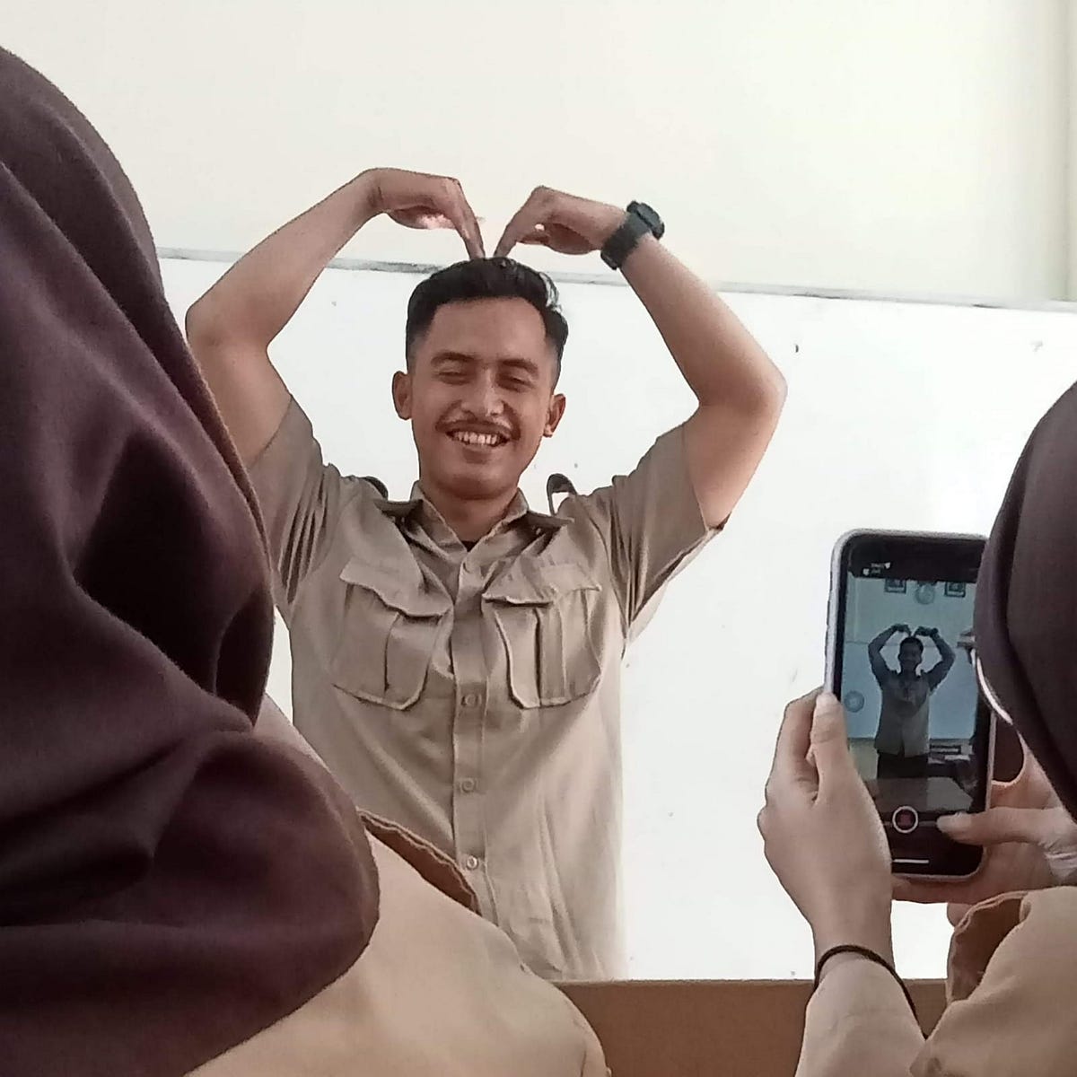 Tentang Ganteng nya aku! - Jihanhahaha - Medium