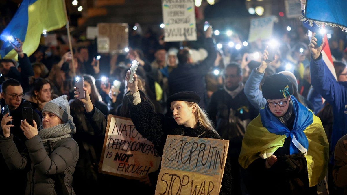 The Pros and Cons of Digital Activism | by ZaQuan Bryan | Mar, 2024 ...