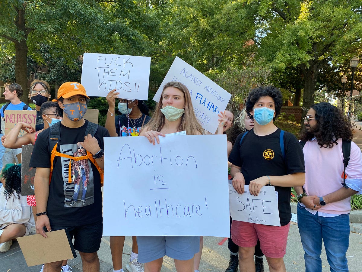 UTK students respond with pro-choice signs, slogans against images of ...