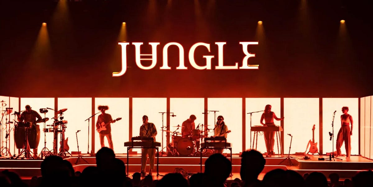 Jungle Merch - Amiakkamonpakhi - Medium