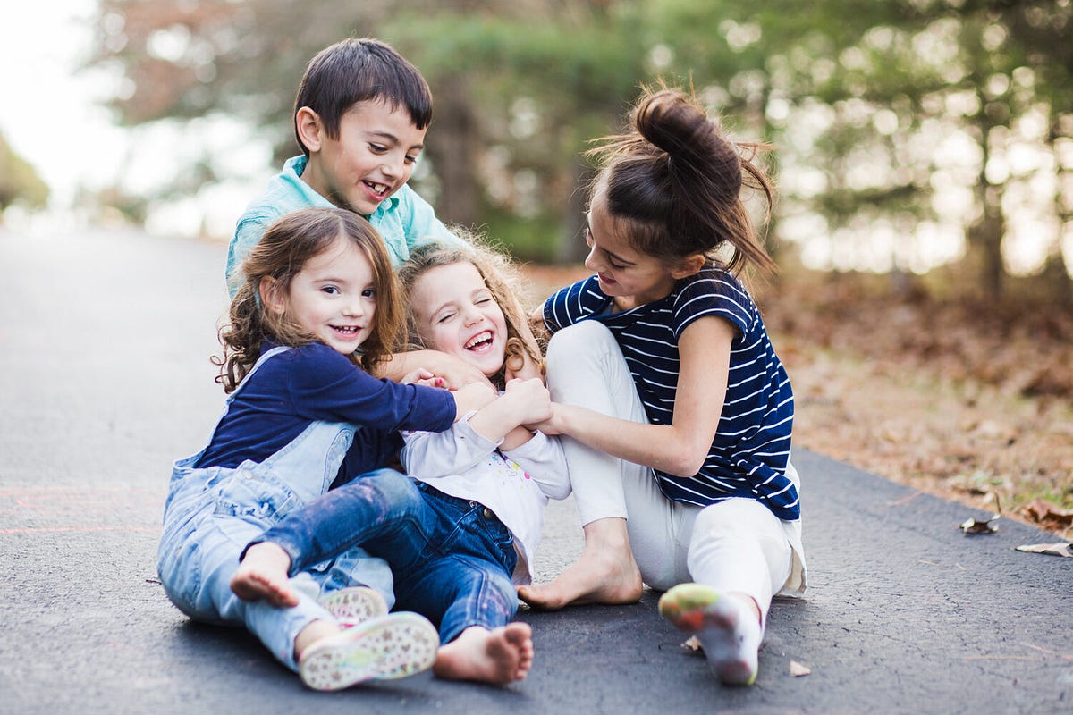 teaching-your-child-to-be-a-good-friend-spreading-love-where-it-s