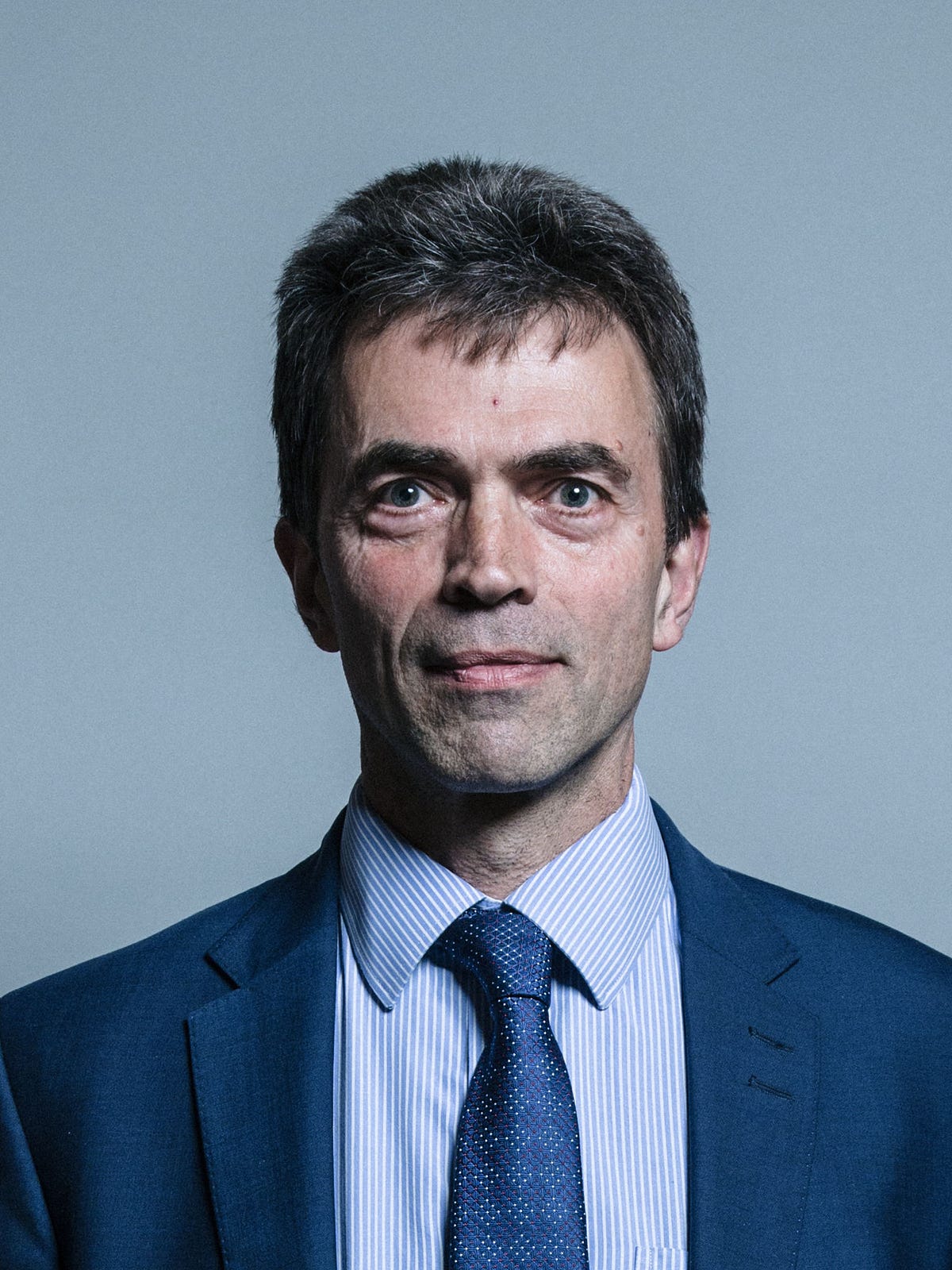 An American Centrist Looks Across the Pond | by Owen Prell | The Bigger ...