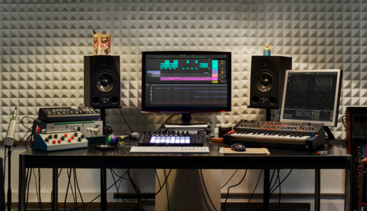 Music mixing; Volume of signals to monitor | by Edu | Medium