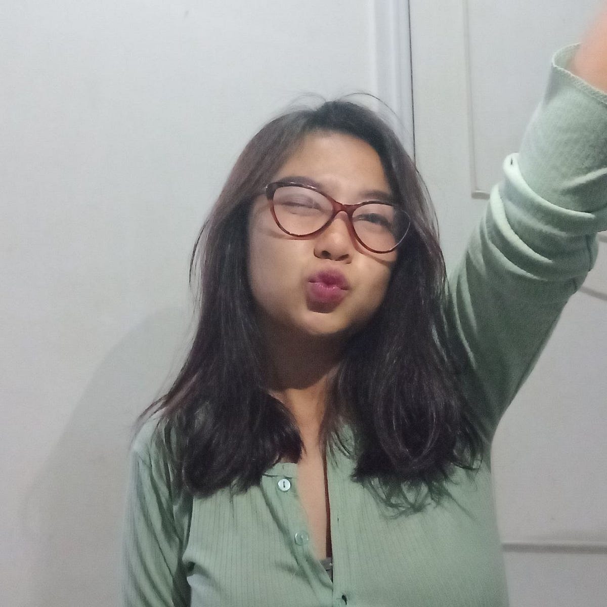 ,Live toket kecil kacamata tembok biru - grupdeavip - Medium