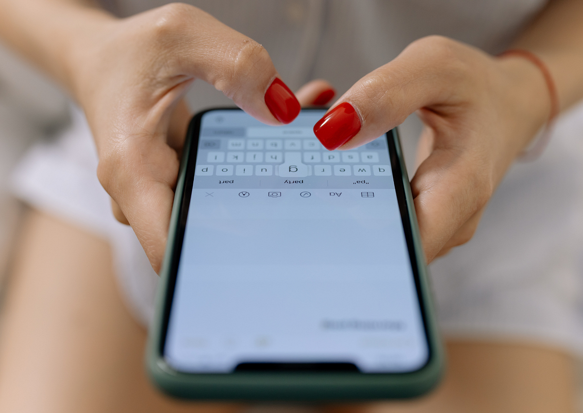 Cracking the Code: Starting a Messenger Conversation with Men | by Magnetic Femininity | Jan ...