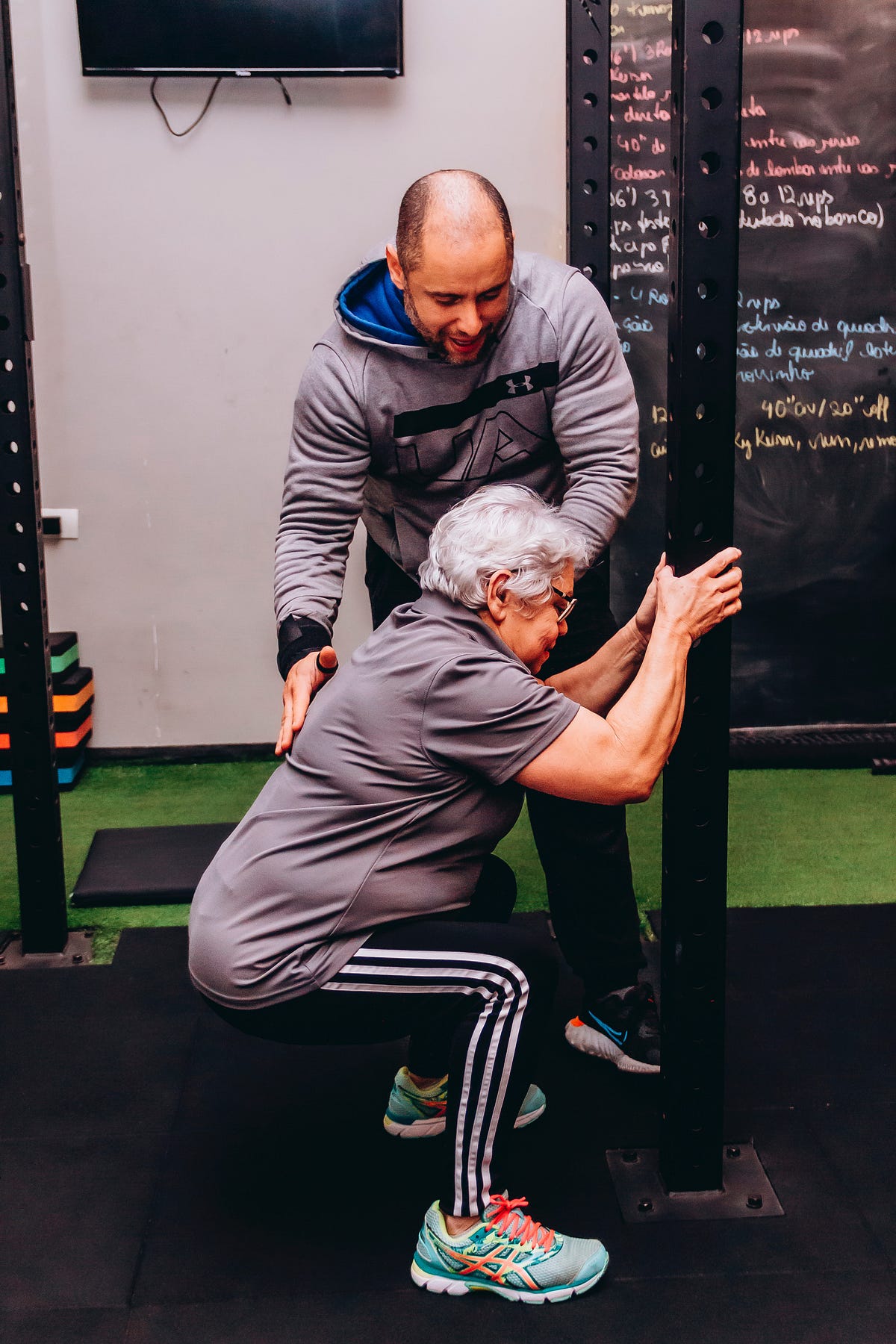 8 Health Benefits of Resistance Training for Older Adults and How to Do ...