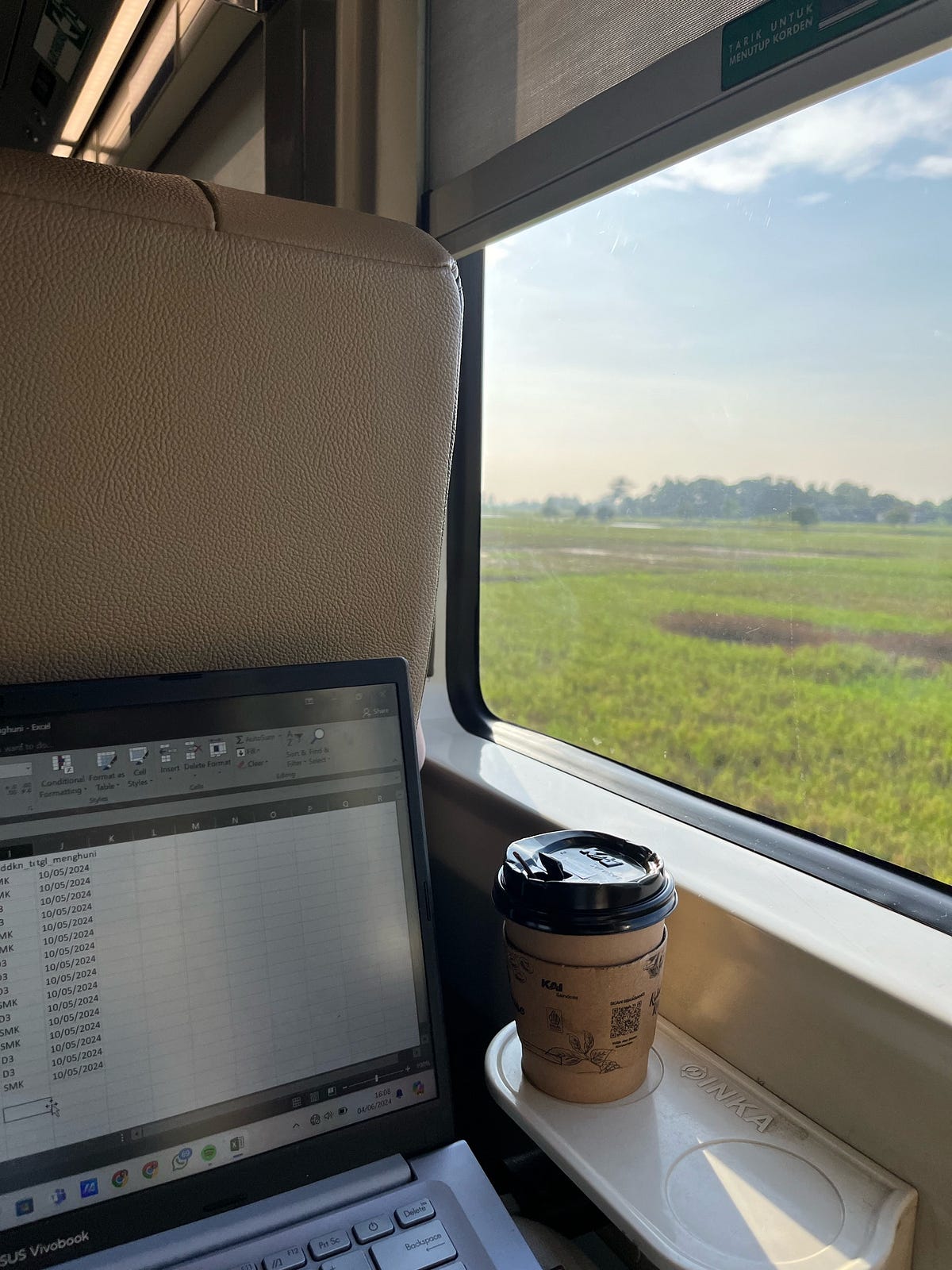 Fleeting Reflections in Pixels - Eccedenuniast - Medium