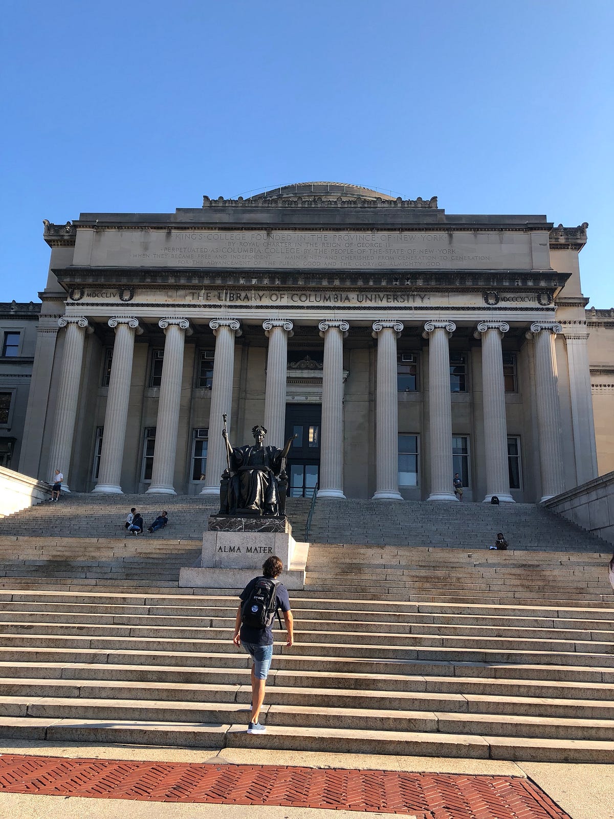 El precio de esconderte. Hoy es el sexto día en New York, y al… | by El ...