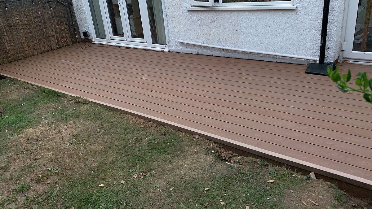 Composite Decking Fitter: Craftsmanship for Your Dream Deck | Medium