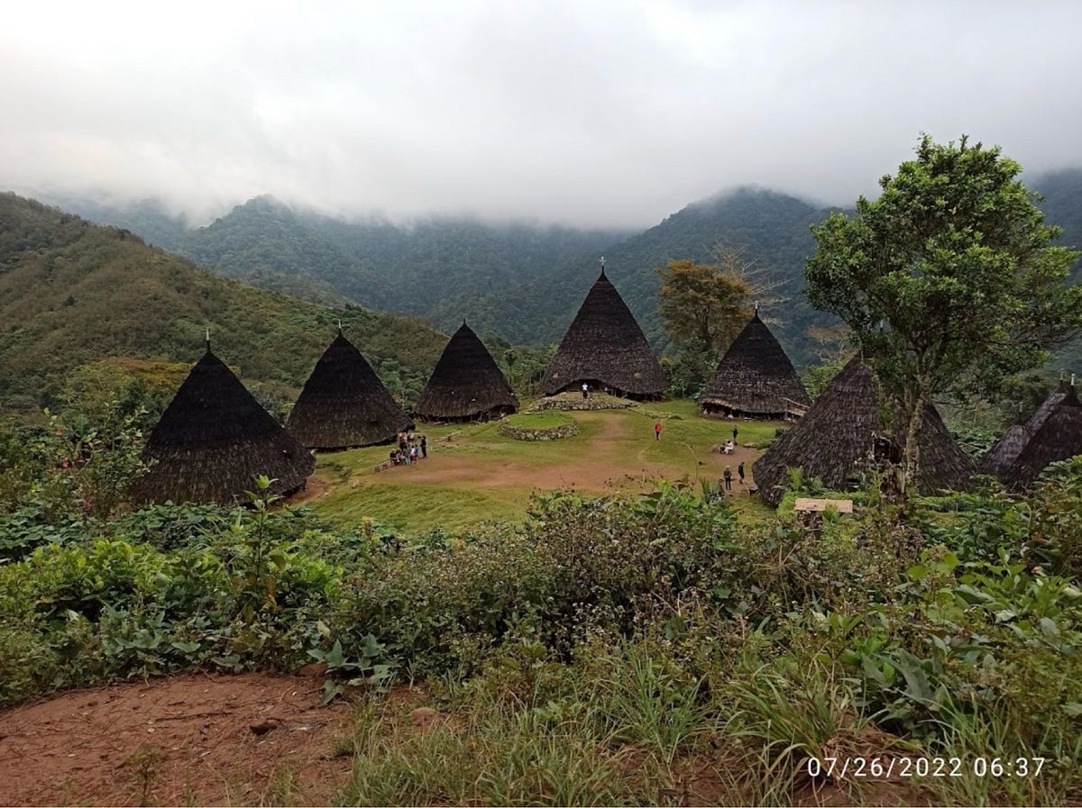 🛖 Wae Rebo — Learning to Live With Less | by Ria | Dec, 2025 | Medium