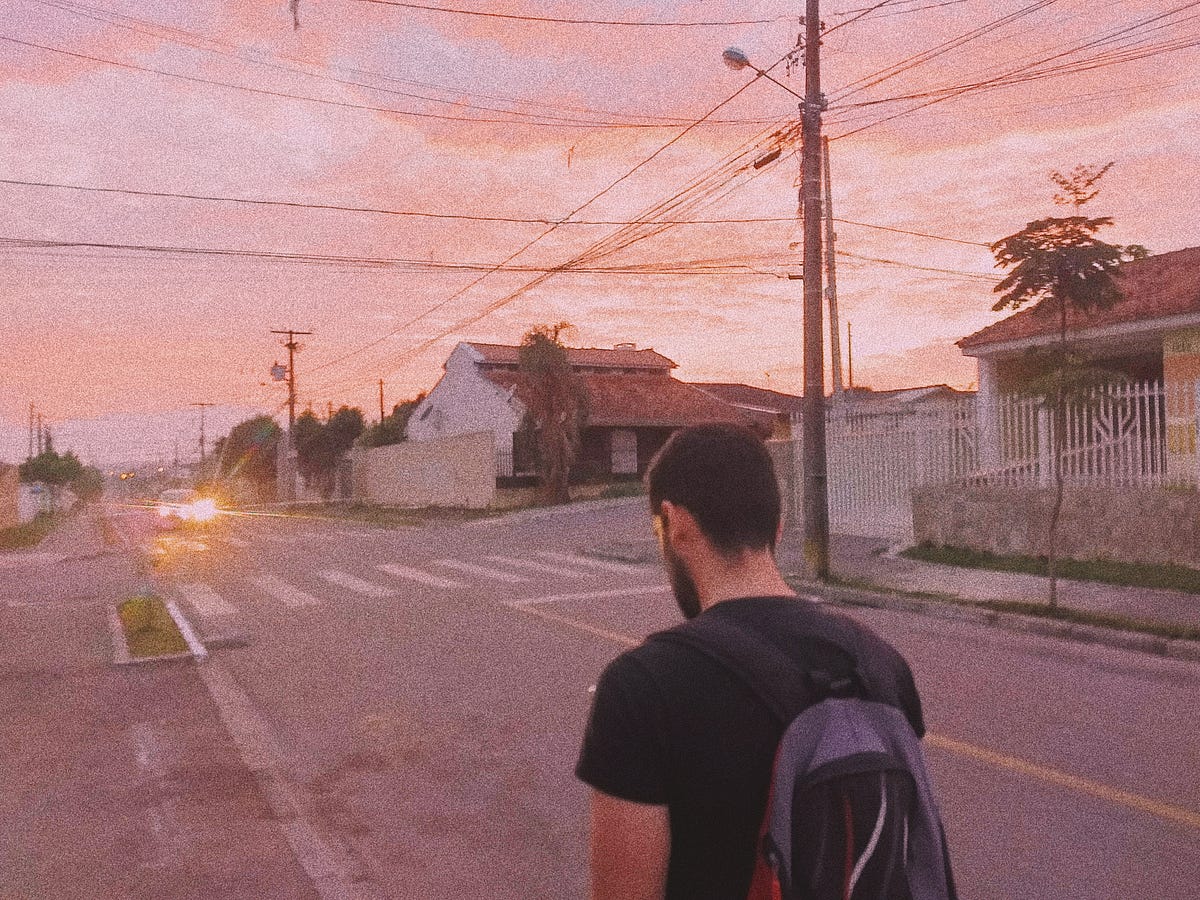 O(a)caso. Há muito tempo não via o sol deitar-se… | by Luca Matheus | Medium