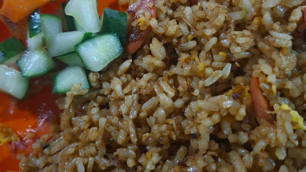 Nasi Goreng Penutup. Ini pukul delapan malam, aku terduduk… | by hira ...