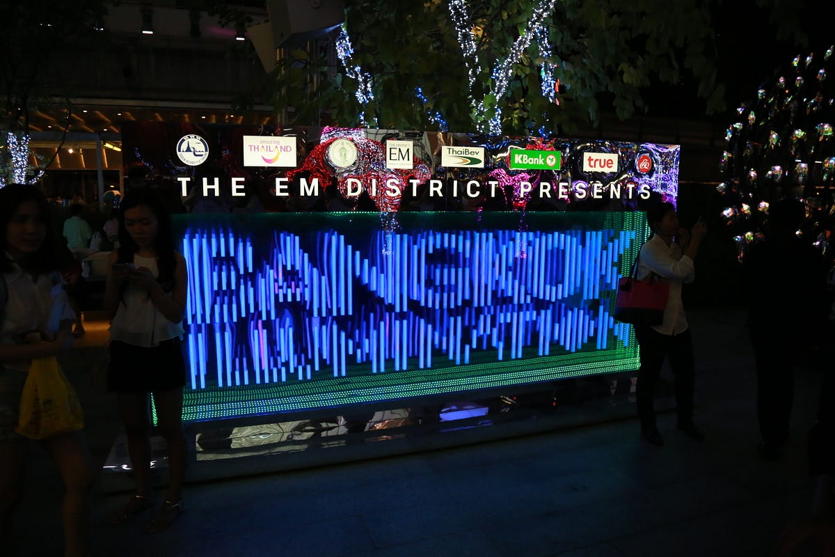 พาเที่ยวงาน ”The EM District Presents Bangkok Illumination 2015” เทศกาล ...