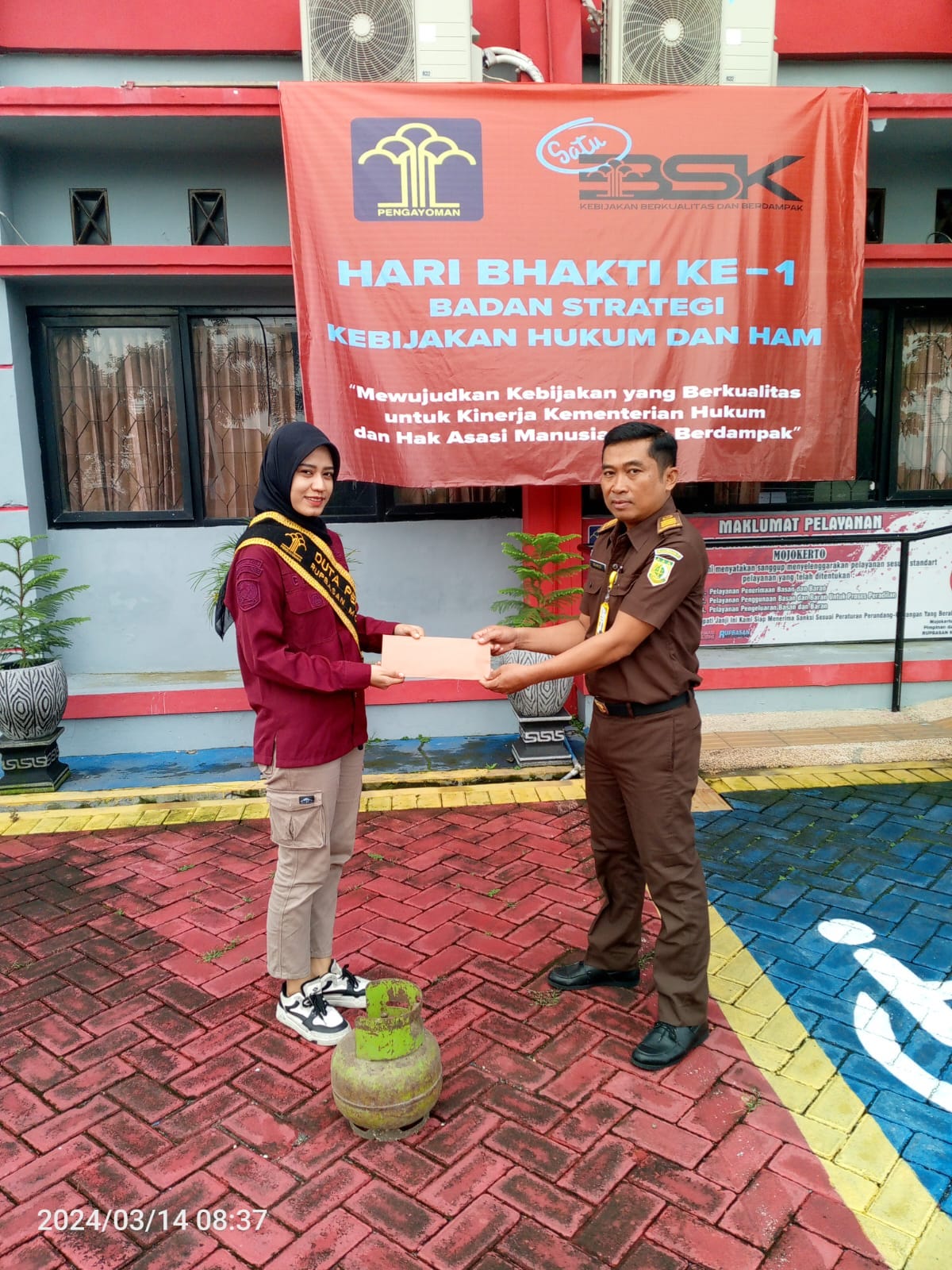 Rupbasan Mojokerto Mengembalikan 4 Tabung LPG 3 KG kepada Pemilik yang ...