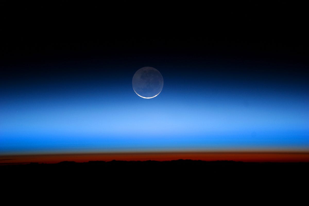 What is Earthshine?. Earthshine is a soft, faint glow on the… | by Abhi ...