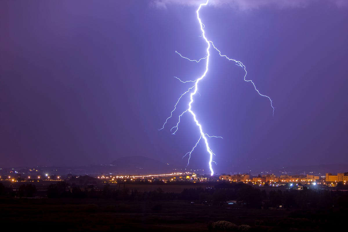 Il gioco del temporale. Nell’edificio nuovo erano in pochi ad… | by ...