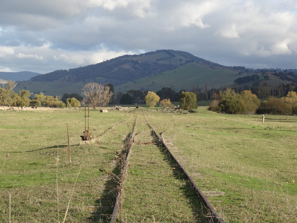 Batlow: A Country Town Divided. How the planned development of a rail ...