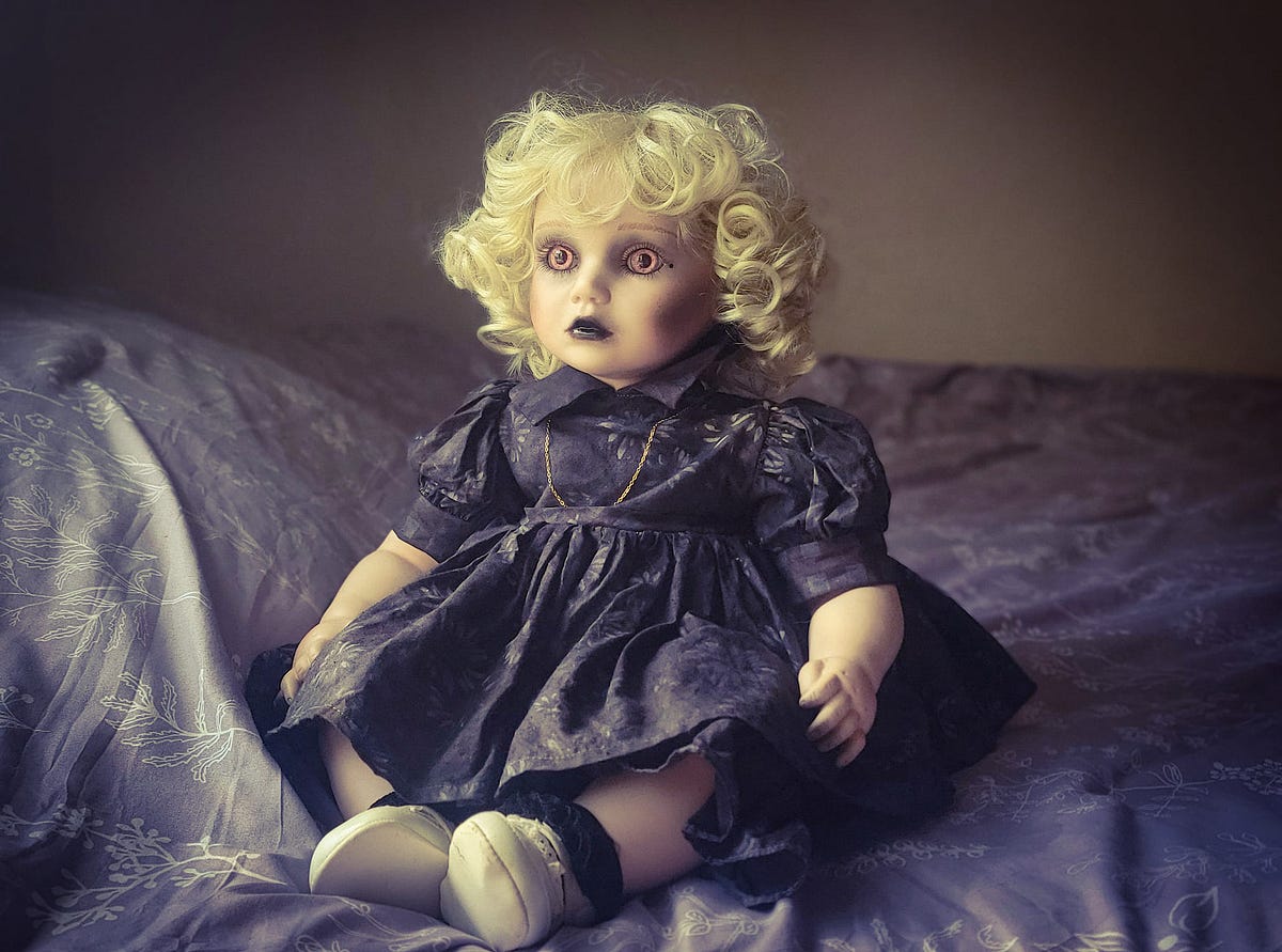 The Strange And The Beautiful Haunted Dolls, Horror movies, oddities ...