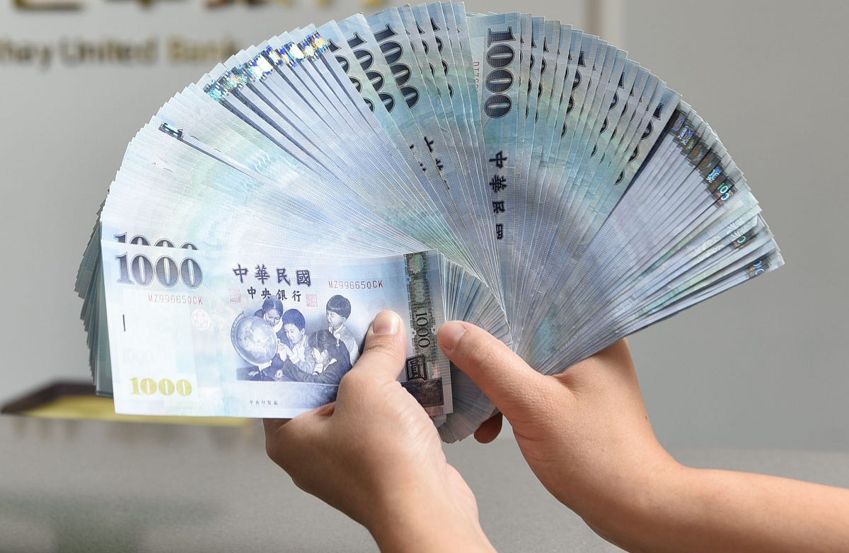 模仿第一次親密接觸的格式自我介紹. 如果我是億萬富翁，金錢上就可以任由我揮霍！ 我是億萬富翁嗎？ 不是。… | by bryant Cheng ...