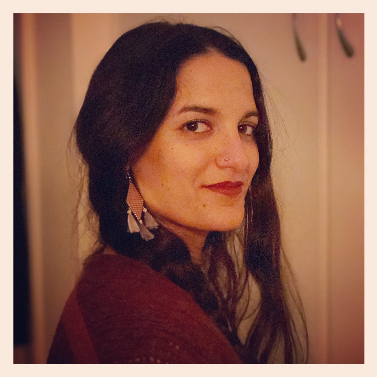 J’ai envie de vous regarder. De déchiffrer le dissimulé | by Julia Khouri | Medium