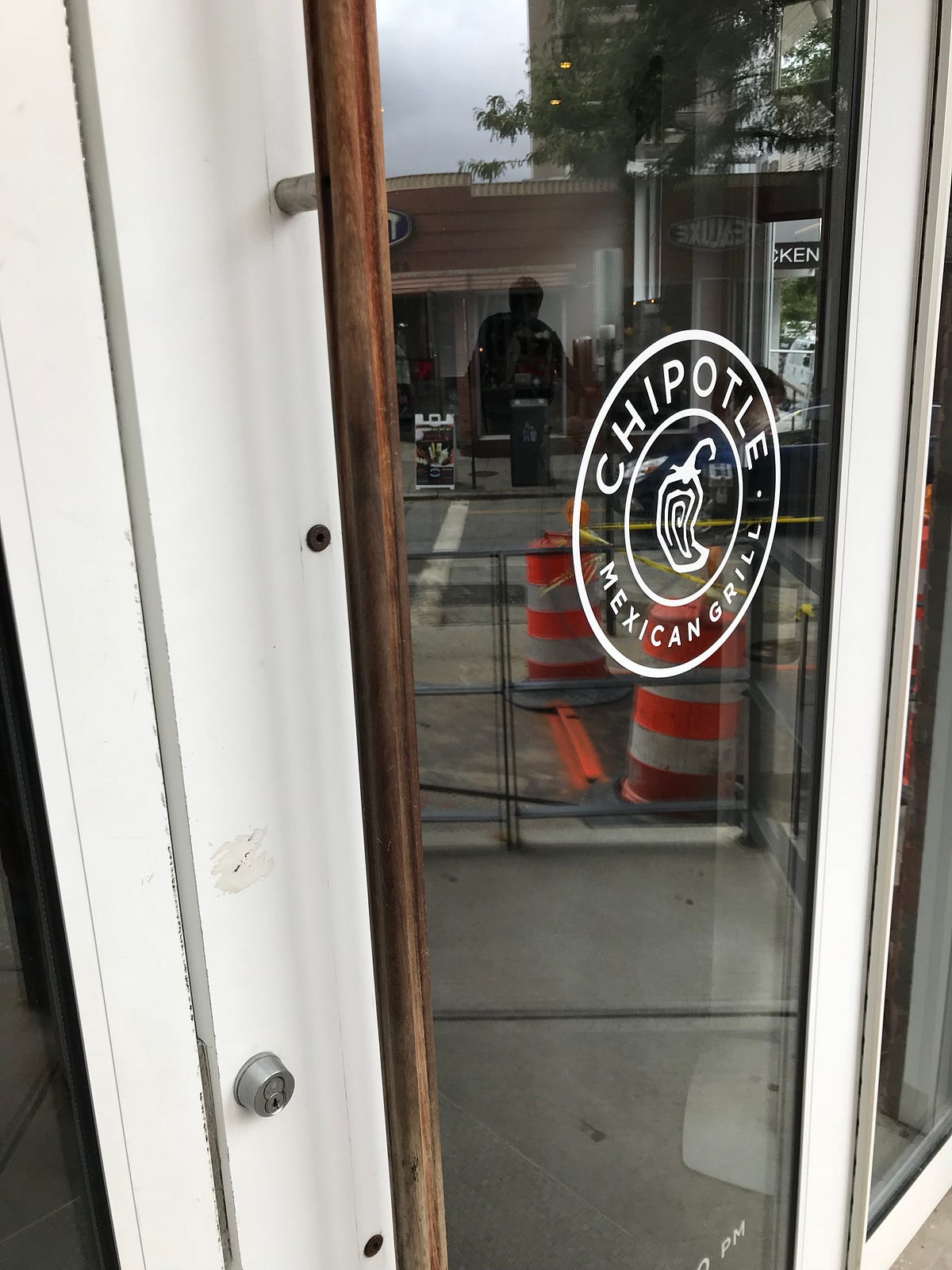 Everyday UI: Let’s *🌮 Taco 🌮* ‘Bout Chipotle’s Door | by Angela Z | Medium