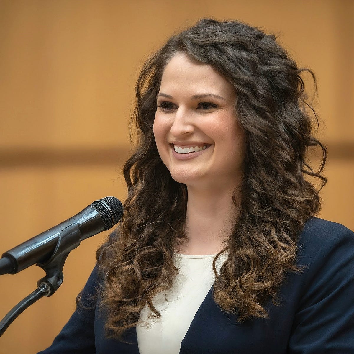 Mastering Public Speaking. Transform Your Confidence and Captivate ...