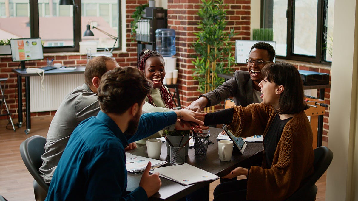 Strengthening Workplace Bonds: Tips for Better Communication Every Day ...