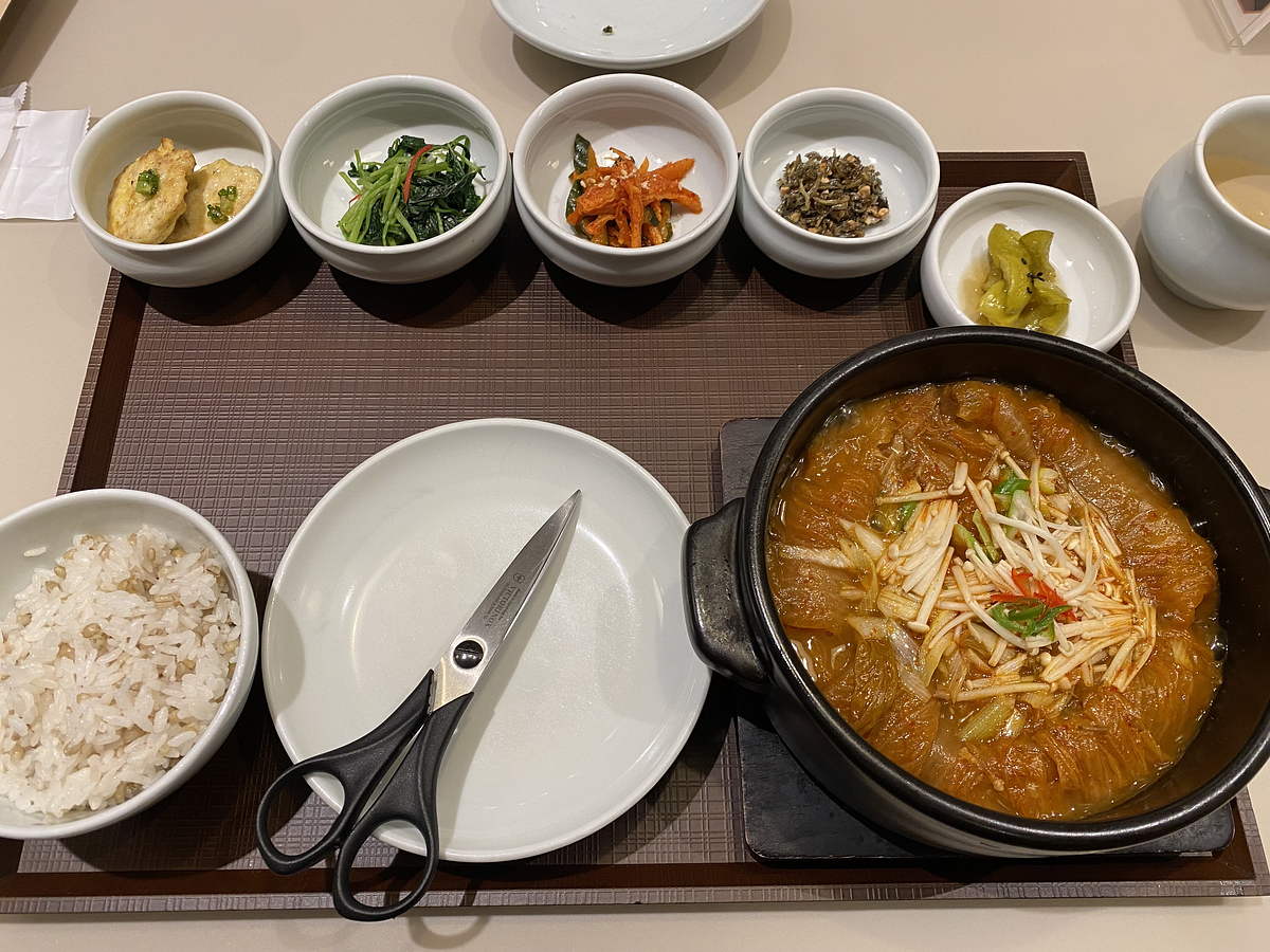Why Korean Workers Take Lunch Breaks So Seriously | by sienna | Medium
